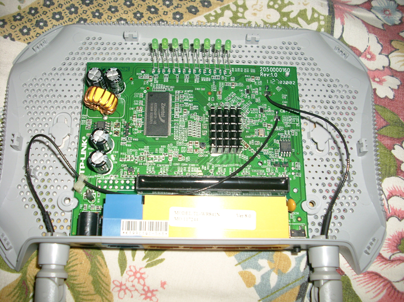 841N V8.0内部图片，先睹为快。惊艳外观，缩水！日你妹-OPENWRT专版-恩山无线论坛 - Powered by Discuz!