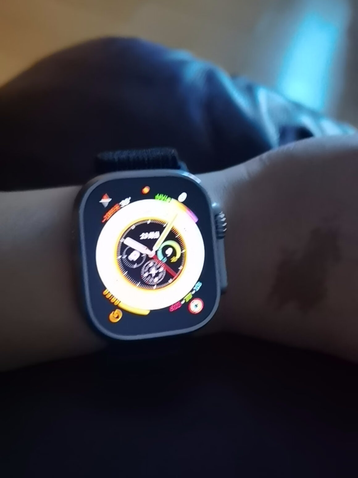 【苹果Apple Watch Ultra 49mm GPS+蜂窝网络/钛金属表壳/黑配灰色野径回环式表带/M/L怎么样】苹果Apple ...
