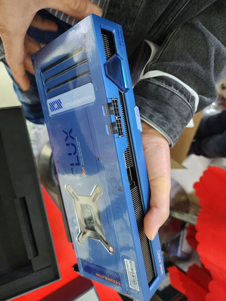 【看中了这款的颜值，装...】蓝戟Arc A770 Flux 8G OC B显卡网友点评-ZOL中关村在线