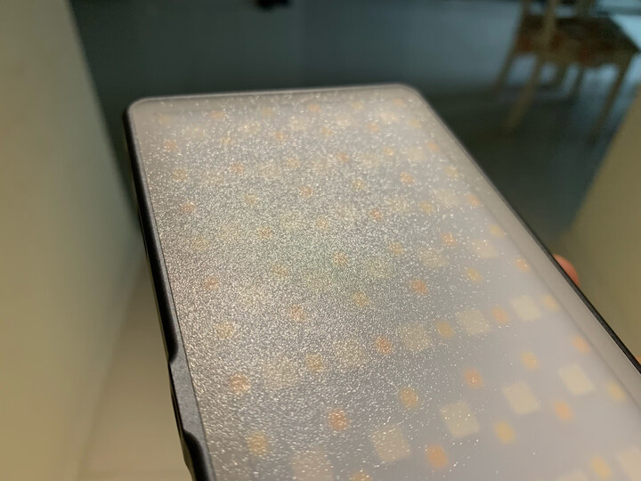 斯丹德X2049：“做工超级好，拿在手里非常有质感，精致的都不忍心拿出去用了！亮度很足颜色很正，非常实用的便携补光灯！而...” - 京东