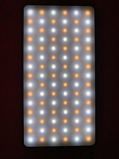 斯丹德X2049：“做工超级好，拿在手里非常有质感，精致的都不忍心拿出去用了！亮度很足颜色很正，非常实用的便携补光灯！而...” - 京东