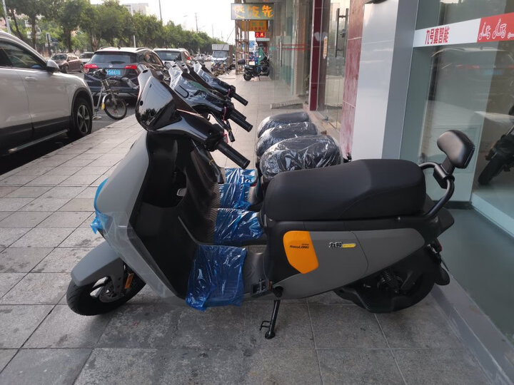 九号（Ninebot）：“f90最多人买，活动再减138，就很优惠咯，一体的用在f90特别好看，我就喜欢九号，性能啥的不用多说...” - 京东