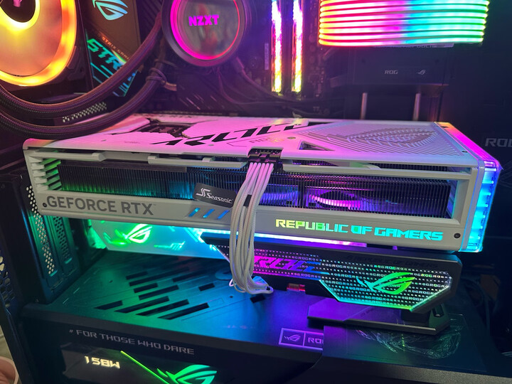 华硕ROG-STRIX-RTX4090-O24G-WHITE：“心心念念的白猛禽，30系可以下岗了，显卡颜值确实非常不错，就是物流有点小波折 ...