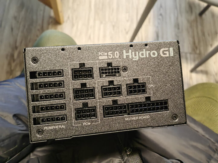 全汉HG2-1000：“总体做工不错，12900k和4090可以稳定运行，pcie5.0显卡12+4线好评！第一次用全汉的以...” - 京东