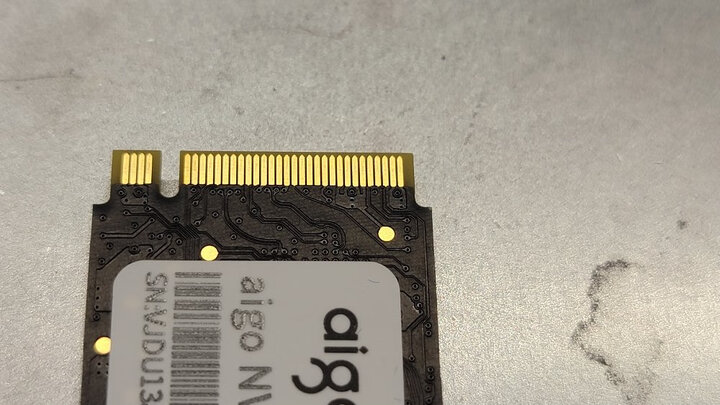 爱国者P7000Z：“金手指有被打磨过 不是那种正常的上机使用的痕迹 但是手机又拍不出来” - 京东