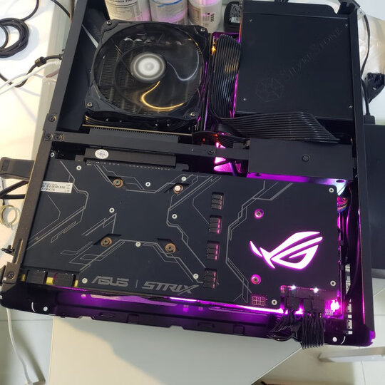 Fractal DesignNode 202：“几乎是能放得下华硕猛禽显卡最小的机箱了，散热器限高50毫米以下，电源最好用sfx规格的，不然走 ...