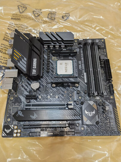 AMDAMD 锐龙7 5700X：“好价！九百块入的5700X，产地是马来西亚，步进是B0还是B2得上机测试了，最近听说要发布5600X ...
