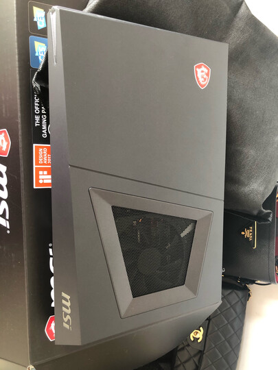 微星Trident B920：“机箱外观：小巧，跑马灯有缝隙，做工一般般 性能配置：显示器没到，还没用 其他特色：HDMI线，跟我弟...” - 京东