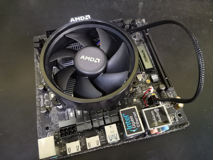 华擎A320M-ITX 主板：“做工精细，搭配3200G，一次点亮，在itx主板里，性价比很高，值得拥有” - 京东